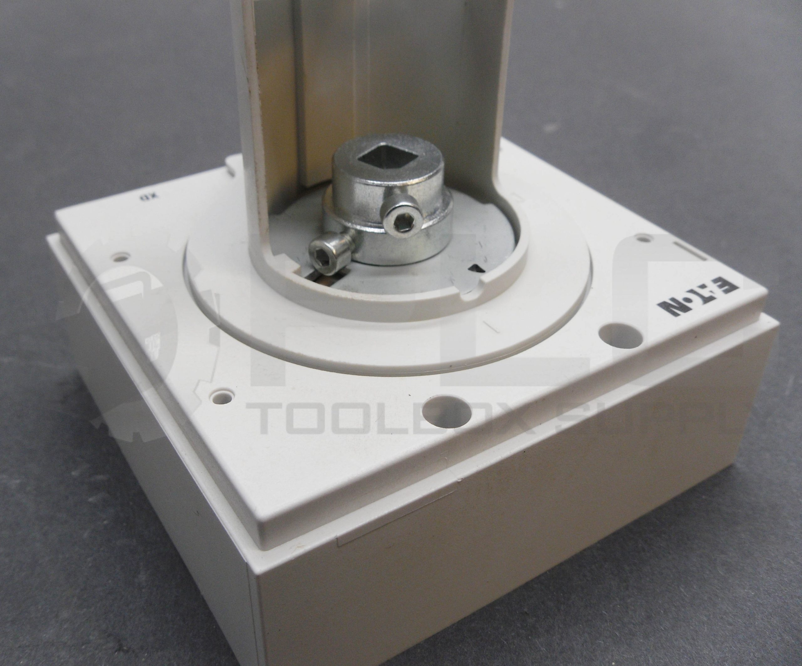 NEW EATON NZM 2 ROTARY HANDLE - PLC Toolbox Supply