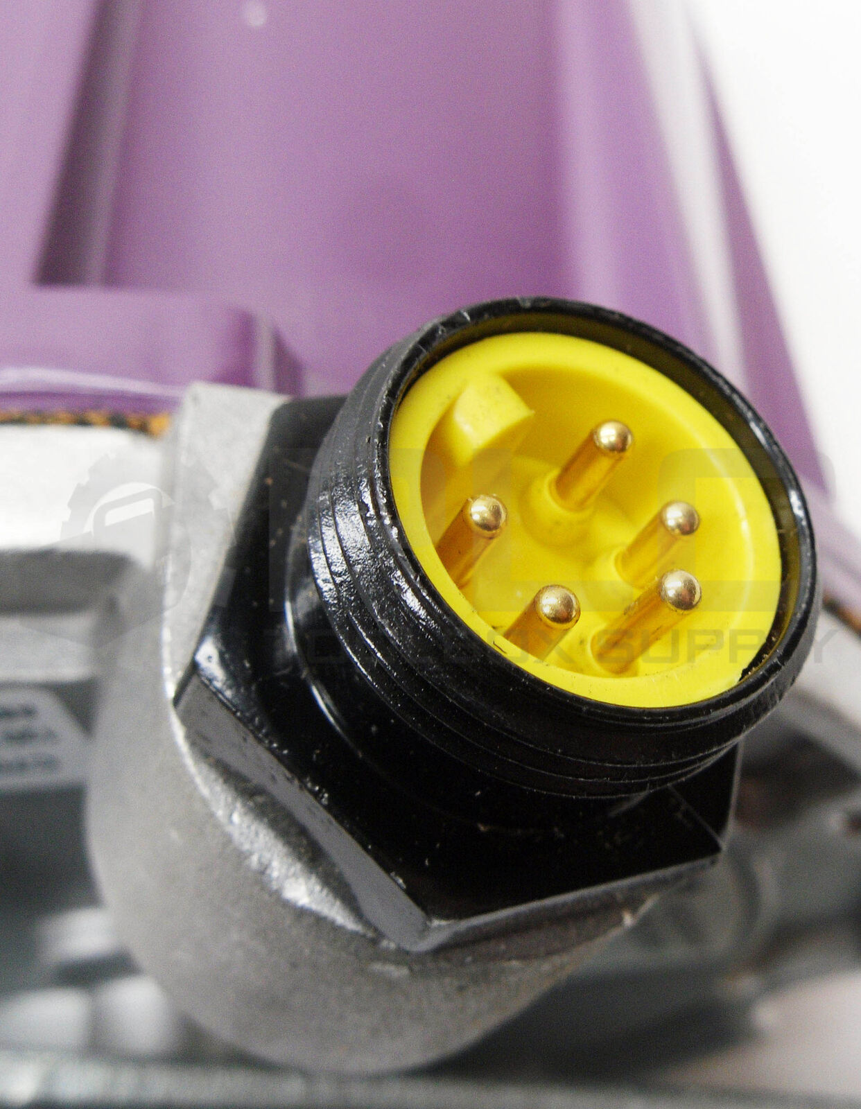 NEW HONEYWELL C7061A 1038 UV FLAME DETECTOR 5 PIN 120V 50/60HZ 3/4 ...